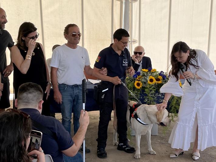 Centro Helen Keller : consegna cani guida - Il Cittadino di Messina ...